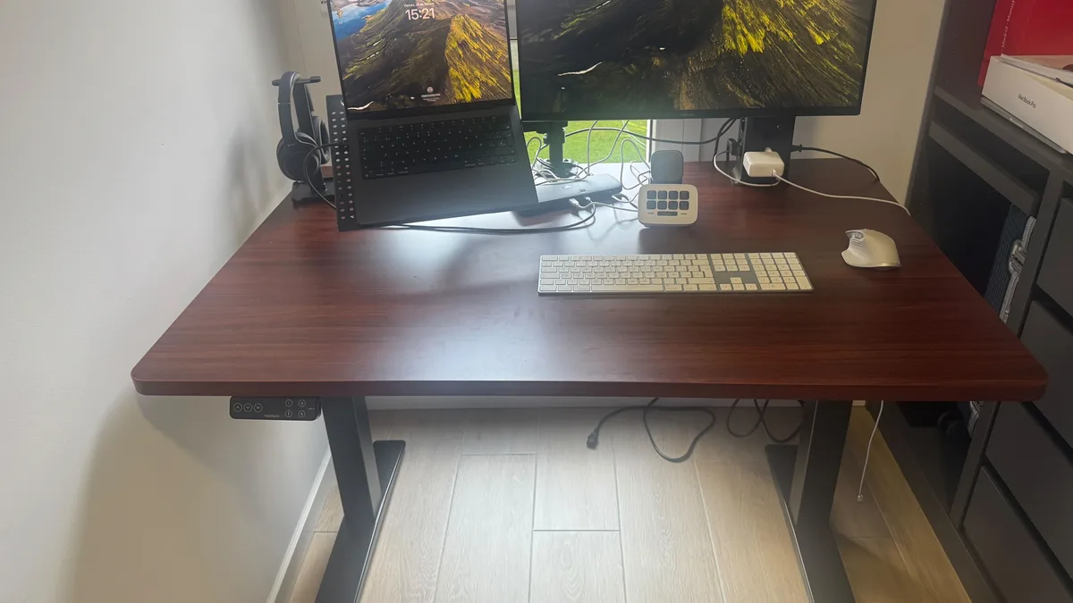 Probamos el Escritorio elevable premium de Flexispot y podemos confirmar que no es una moda pasajera