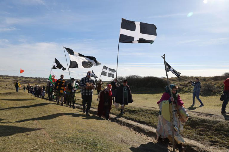 Shades of Trelawny as 20,000 Cornish men and women demand nation status ...