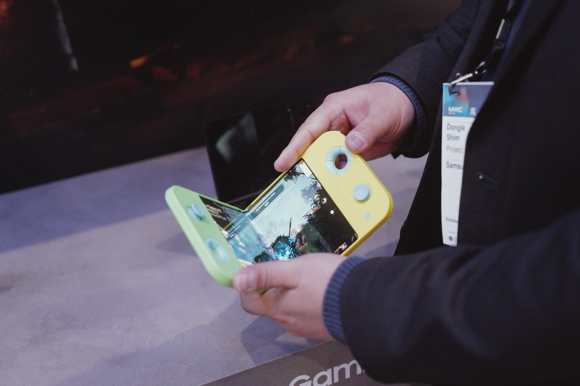 Samsung Foldable Concepts at MWC 2025: Pincer Phone, Folding Console ...