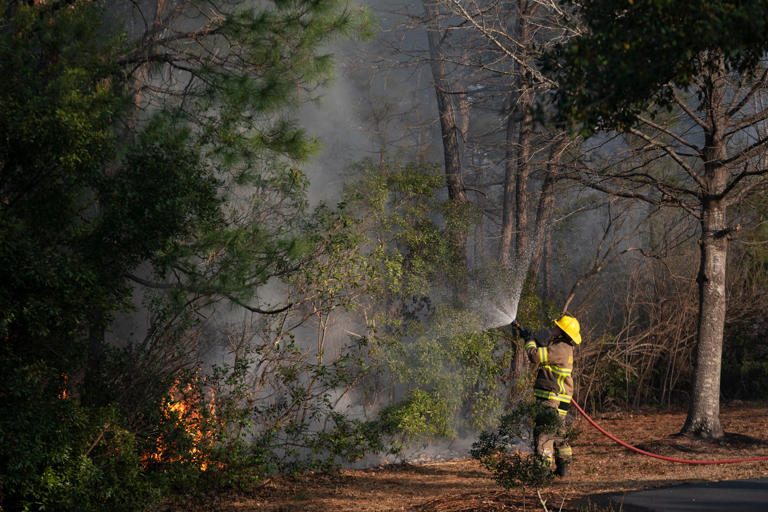 Wildfire maps: See where fires are burning in North Carolina, South Carolina