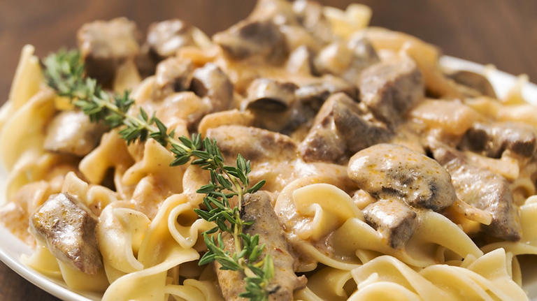 Make The Most Of Leftover Prime Rib With One Classic Pasta Dish