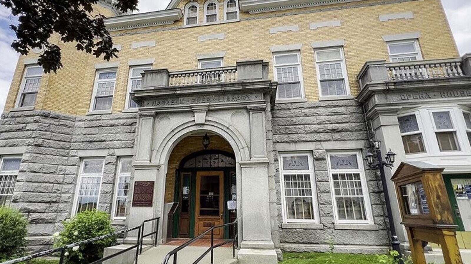 5 Buildings Smack-Dab on Top of an International Border