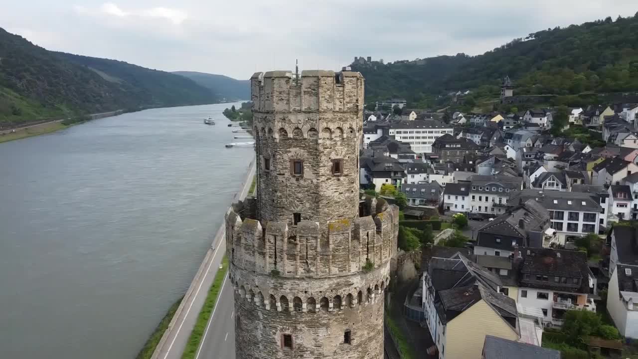 Gorges du Rhin : voyage aérien au-dessus du fleuve historique d'Europe