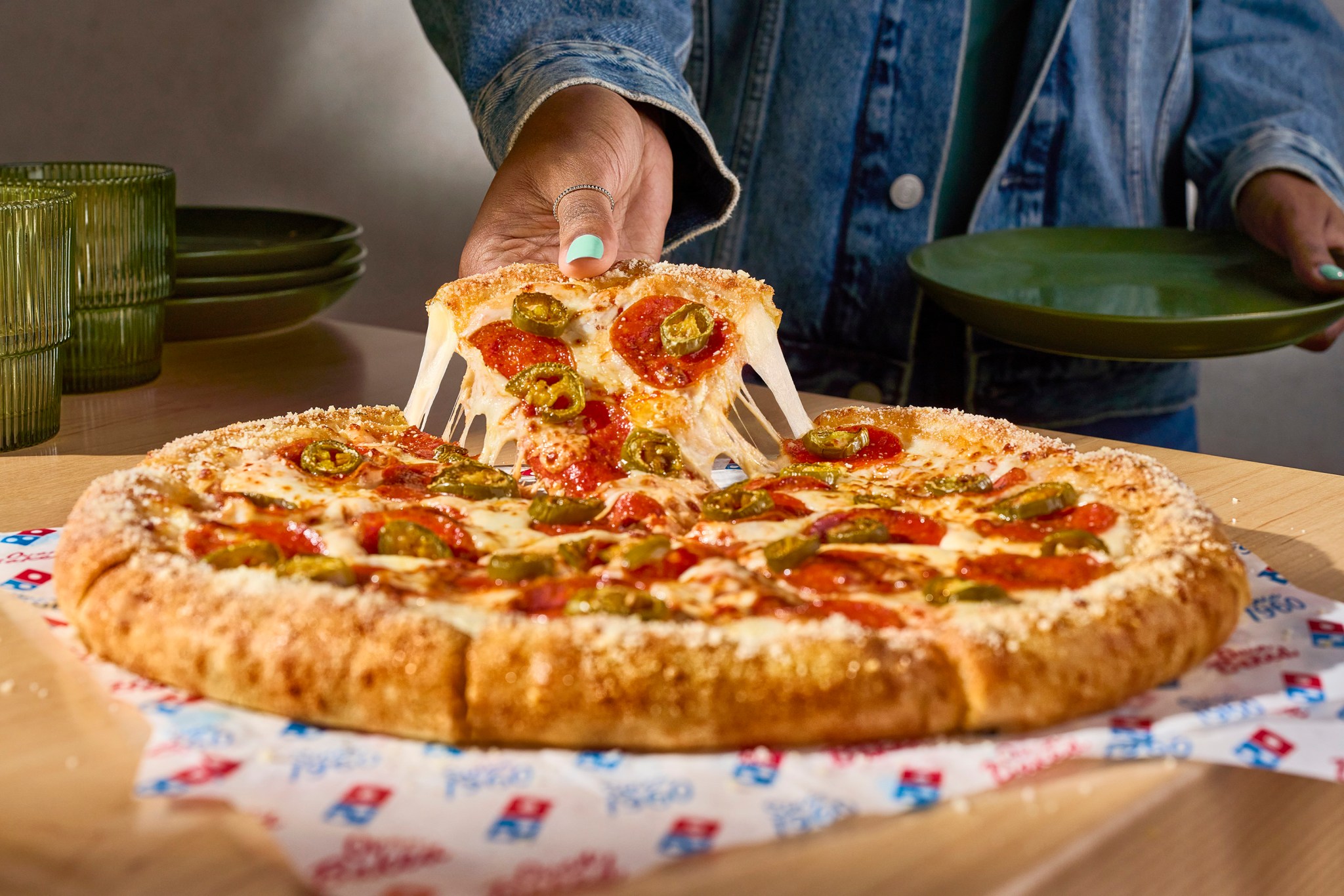 Domino’s Pizza finally launches a stuffed crust competitor—and it’s ...