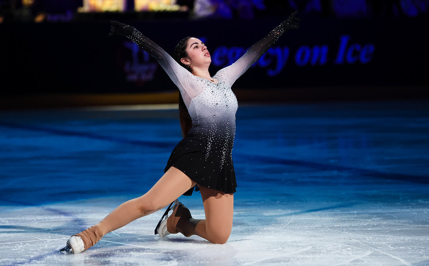 See the moment skater gets standing ovation after honoring dad and ...