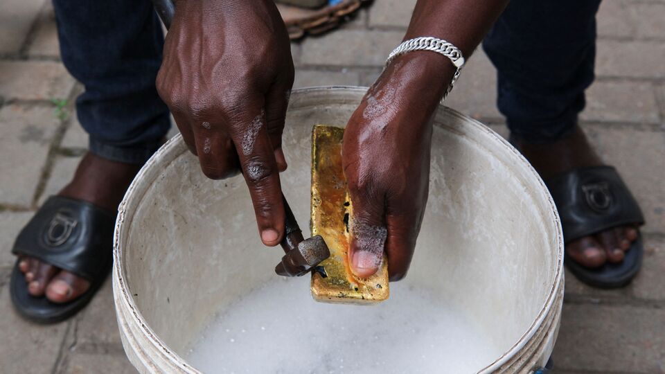 Pakistan hits Gold mine! ₹80,000 crore reserves found in Indus River ...