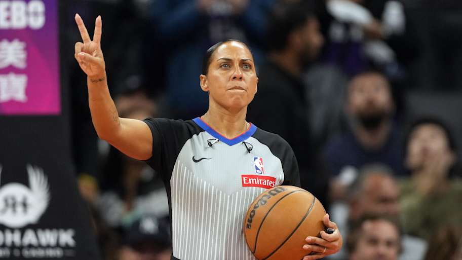 An NBA Referee Hit LeBron’s Iconic ‘Shrug’ Celebration After Taking an ...