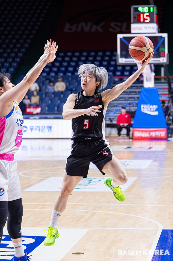 [BK포토] 부산 BNK SUM vs 용인 삼성생명 블루밍스 플레이오프 1차전 경기 화보