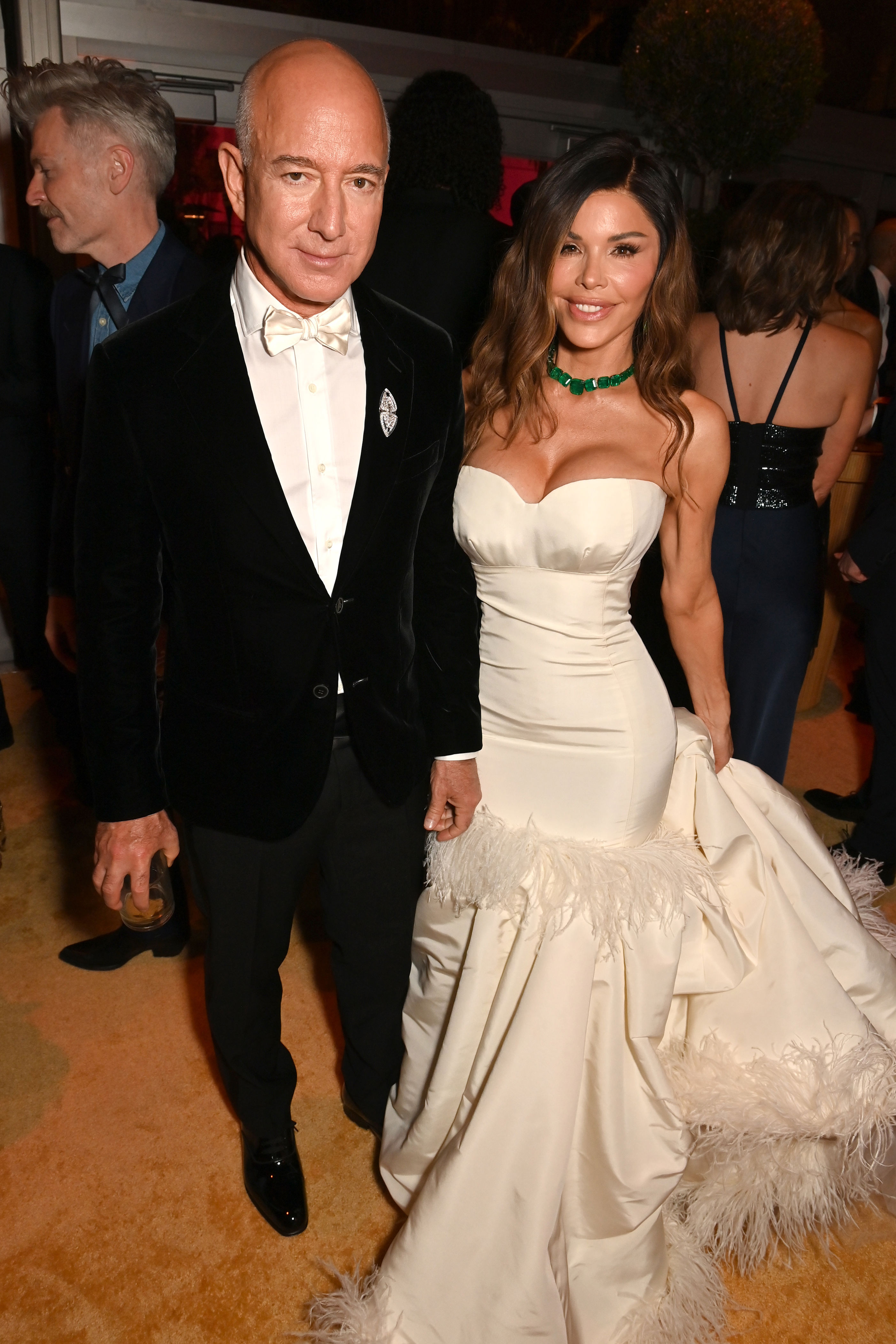 Jeff Bezos and Lauren Sánchez look wedding-ready on Vanity Fair Oscar ...