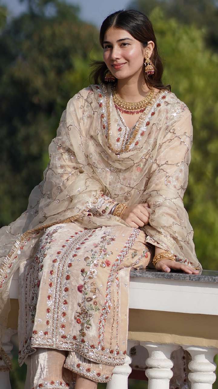 Pari Pandher's Beautiful Suit Sets For Haldi Function