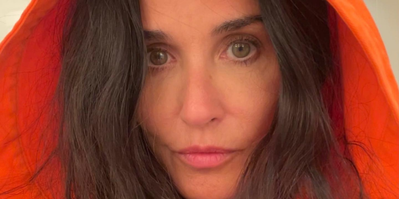 62-vuotiaana tämä näyttelijä loistaa tiukassa mekossa Oscarin ...