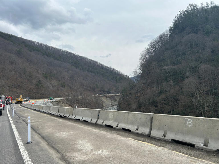 Interstate 40 now a 2-lane highway at North Carolina-Tennesee border