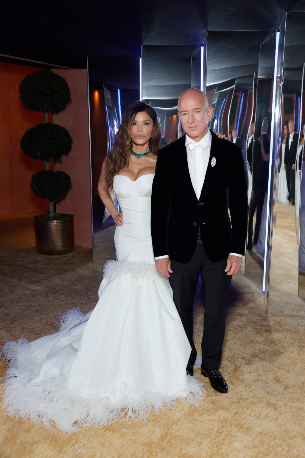 Jeff Bezos and Lauren Sánchez look wedding-ready on Vanity Fair Oscar ...