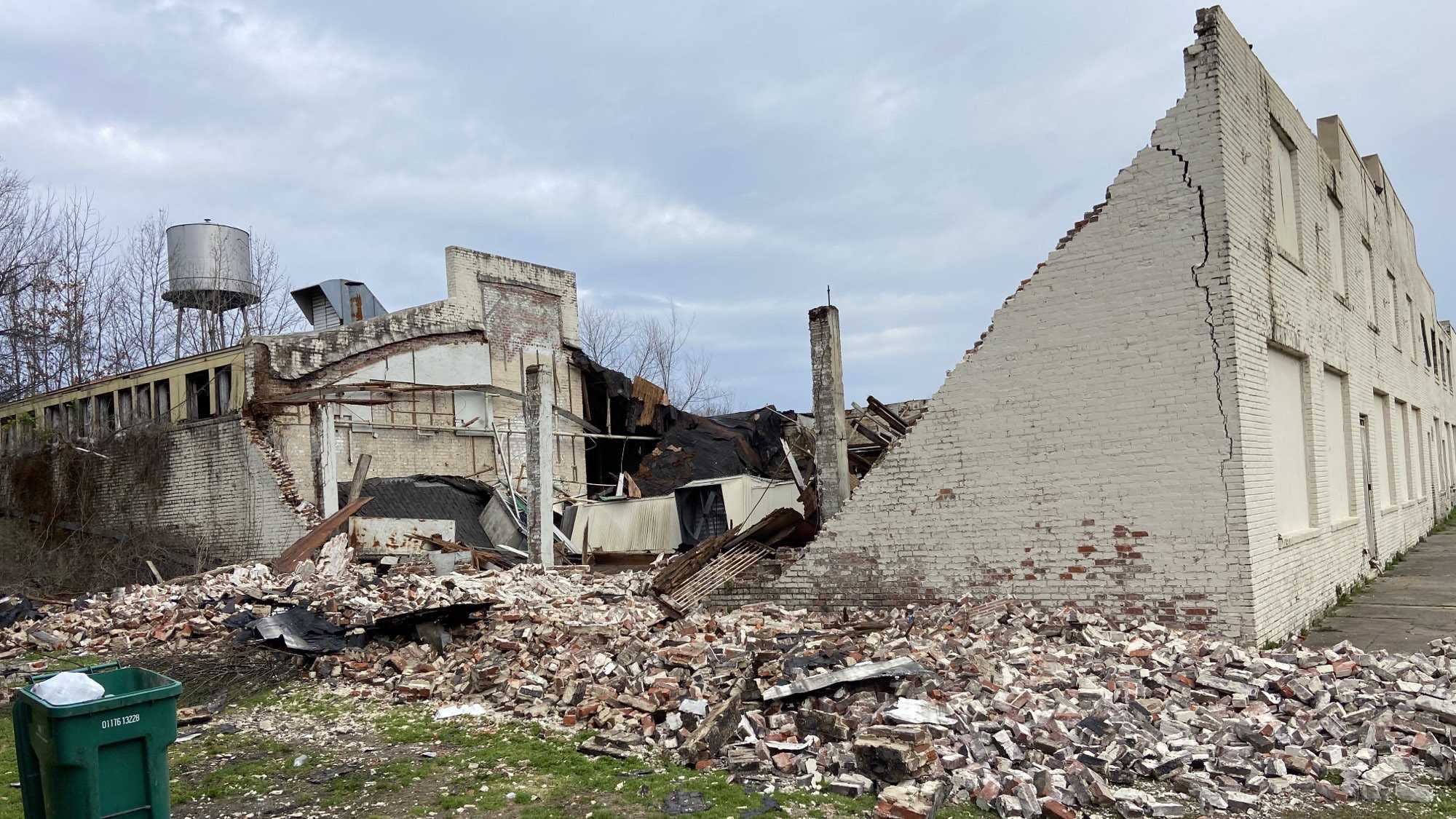 Building collapses on Farish Street