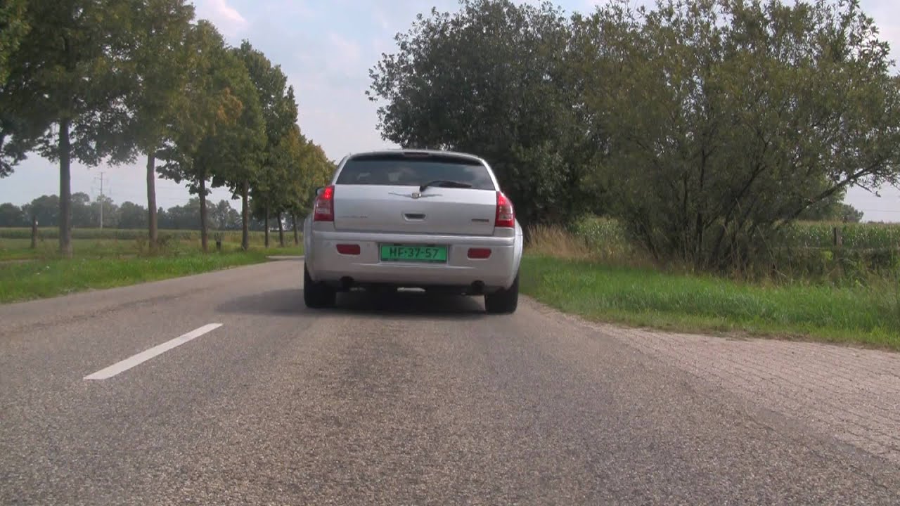 Chrysler 300C SRT8 Powerful Pull-Away – V8 Muscle in Action! 🚀🔥