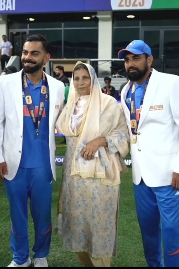 Video: Virat Kohli Touches Shami’s Mom’s Feet Before Clicking Pics & It ...