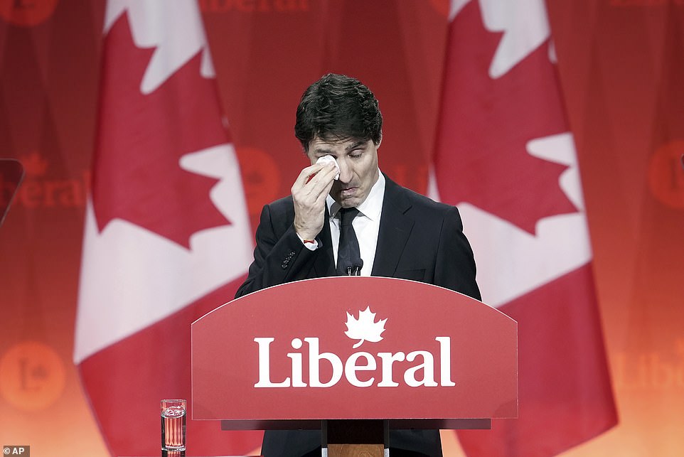 Justin Trudeau weeps as he gives farewell speech in front of family