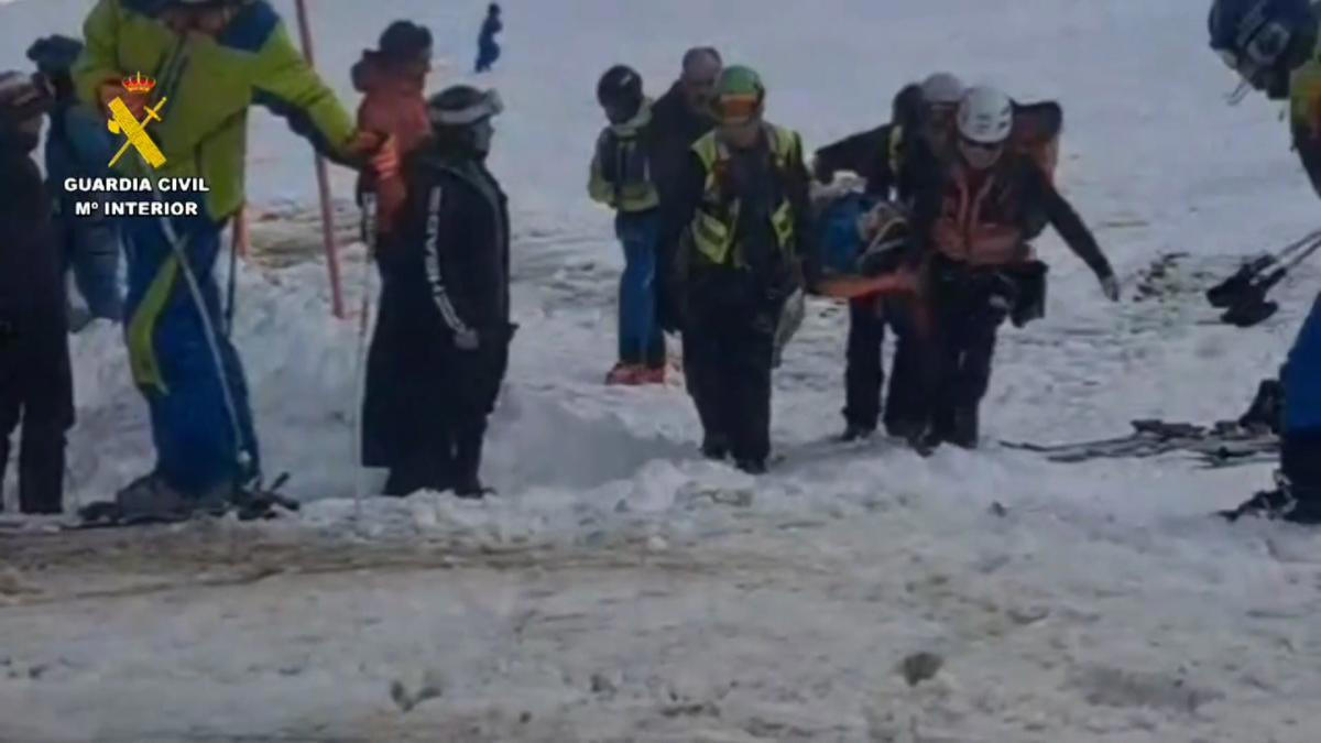 Un esquiador de 15 años resulta gravemente herido tras quedar atrapado ... Un esquiador de 15 años resulta gravemente herido tras quedar atrapado ...