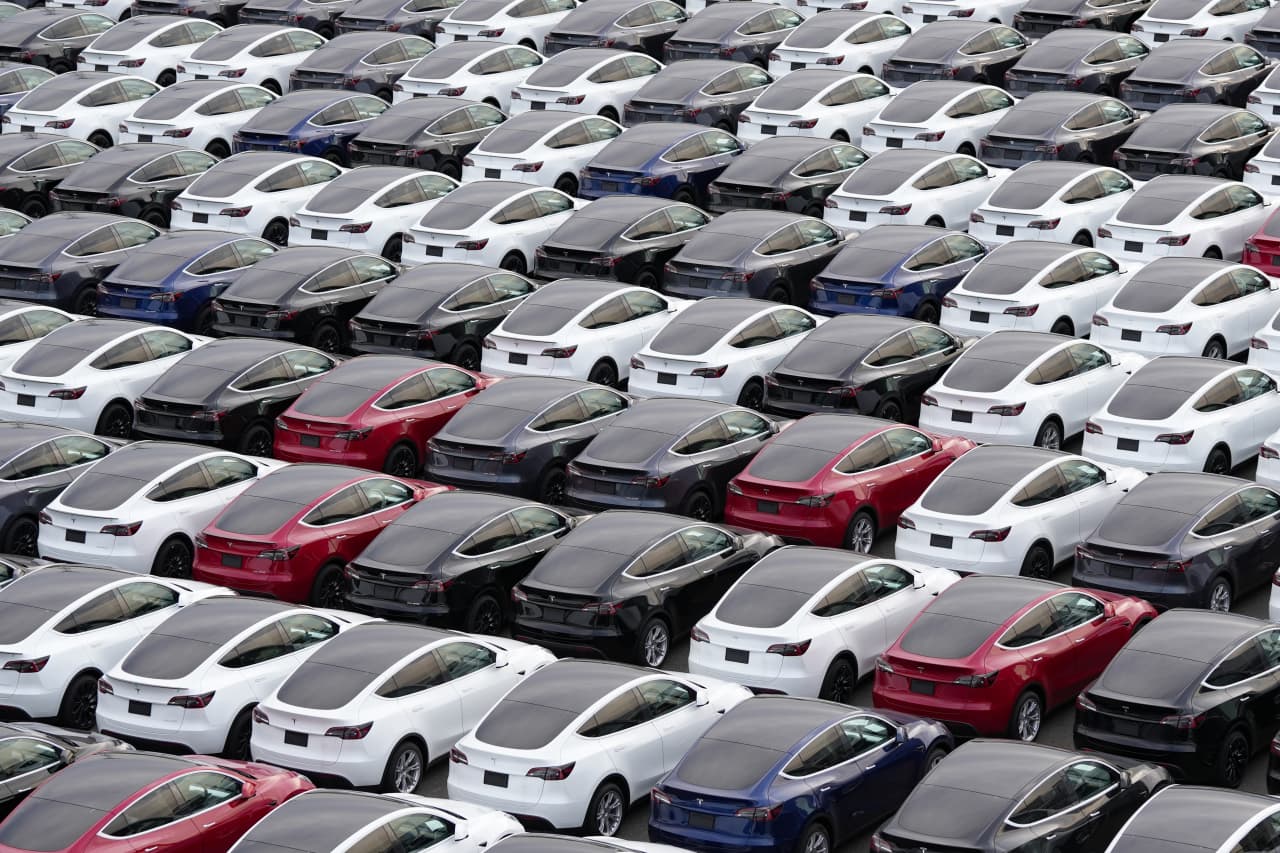 Tesla Stock Tanks Amid Musk Rumors, Trump Tariffs, Dismal Delivery Data ...