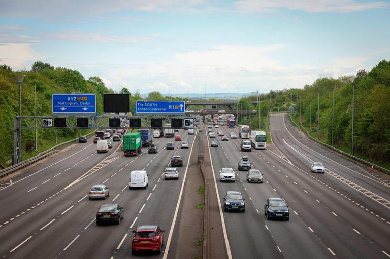 Third of drivers feel 'a lot less safe' on smart motorways than they ...