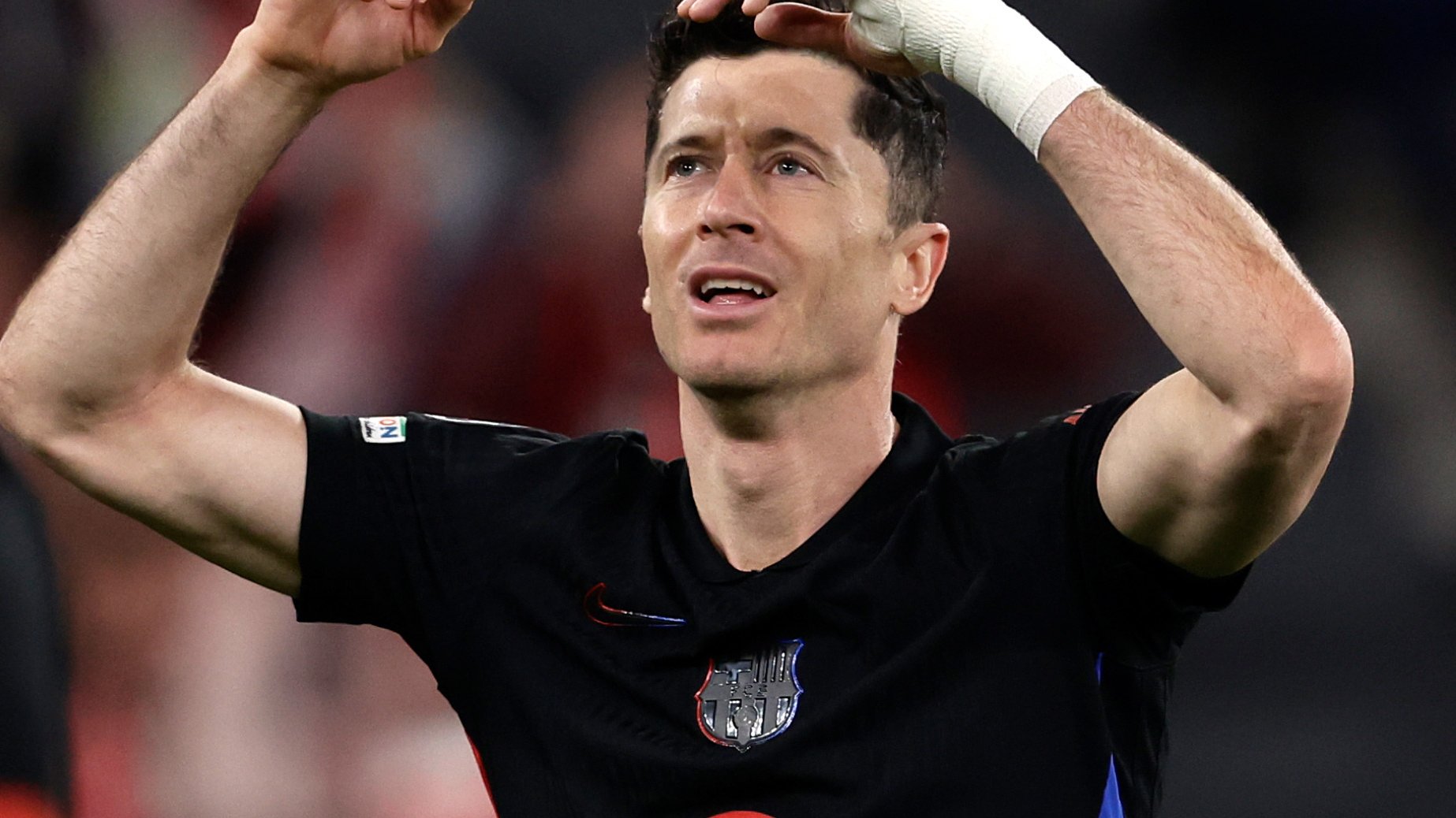 Poważne konsekwencje odwołanego meczu Barcelony. Robert Lewandowski spada