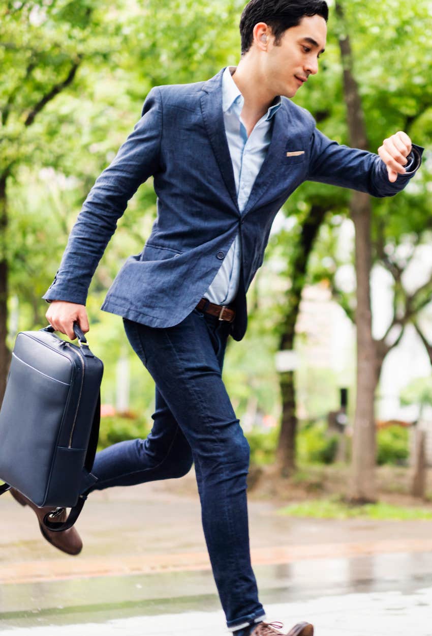 9 Behaviors That Make Even Good Workers Look Unprofessional