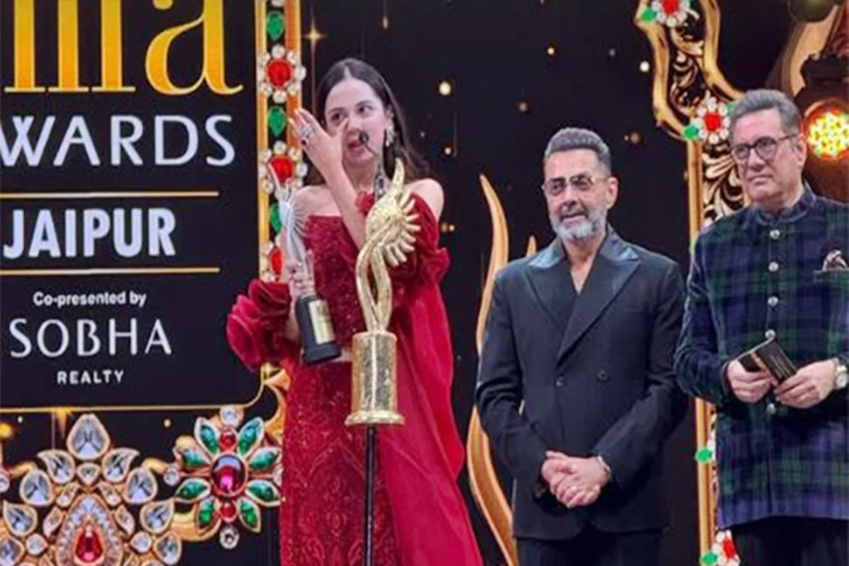 IIFA 2025: Nitanshi Goel gets emotional after winning best actress for ...