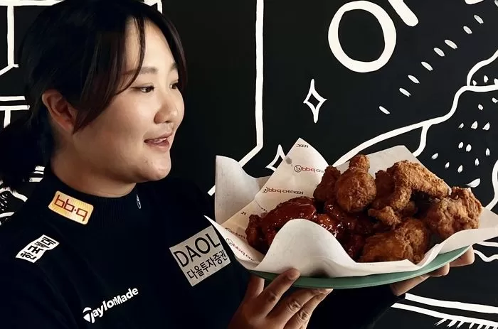‘LPGA 2승’ 유해란 프로, 경기 후 美 라스베이거스 BBQ 매장 찾았다... “최애 치킨” 사진 공개