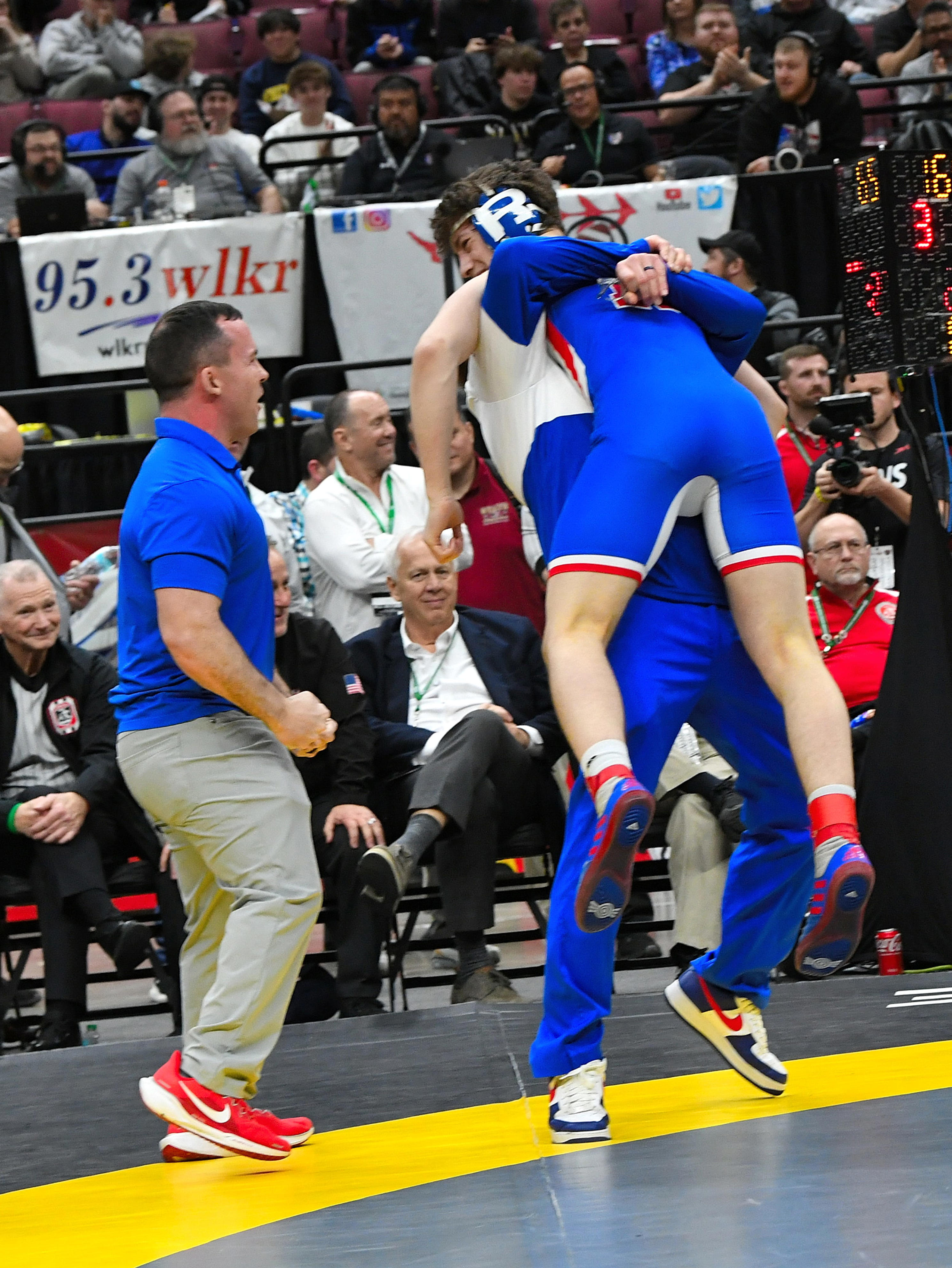 Redeeming wins and perfect seasons: 5 Cincinnati wrestlers win OHSAA ...