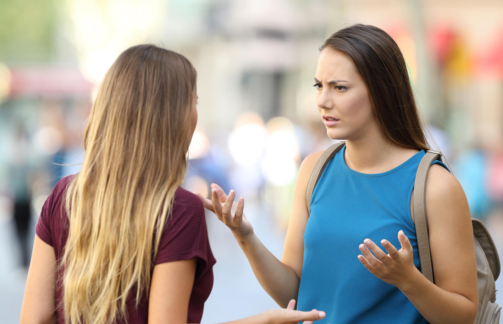 12 Warning Signs That Someone's Being a Bad Friend