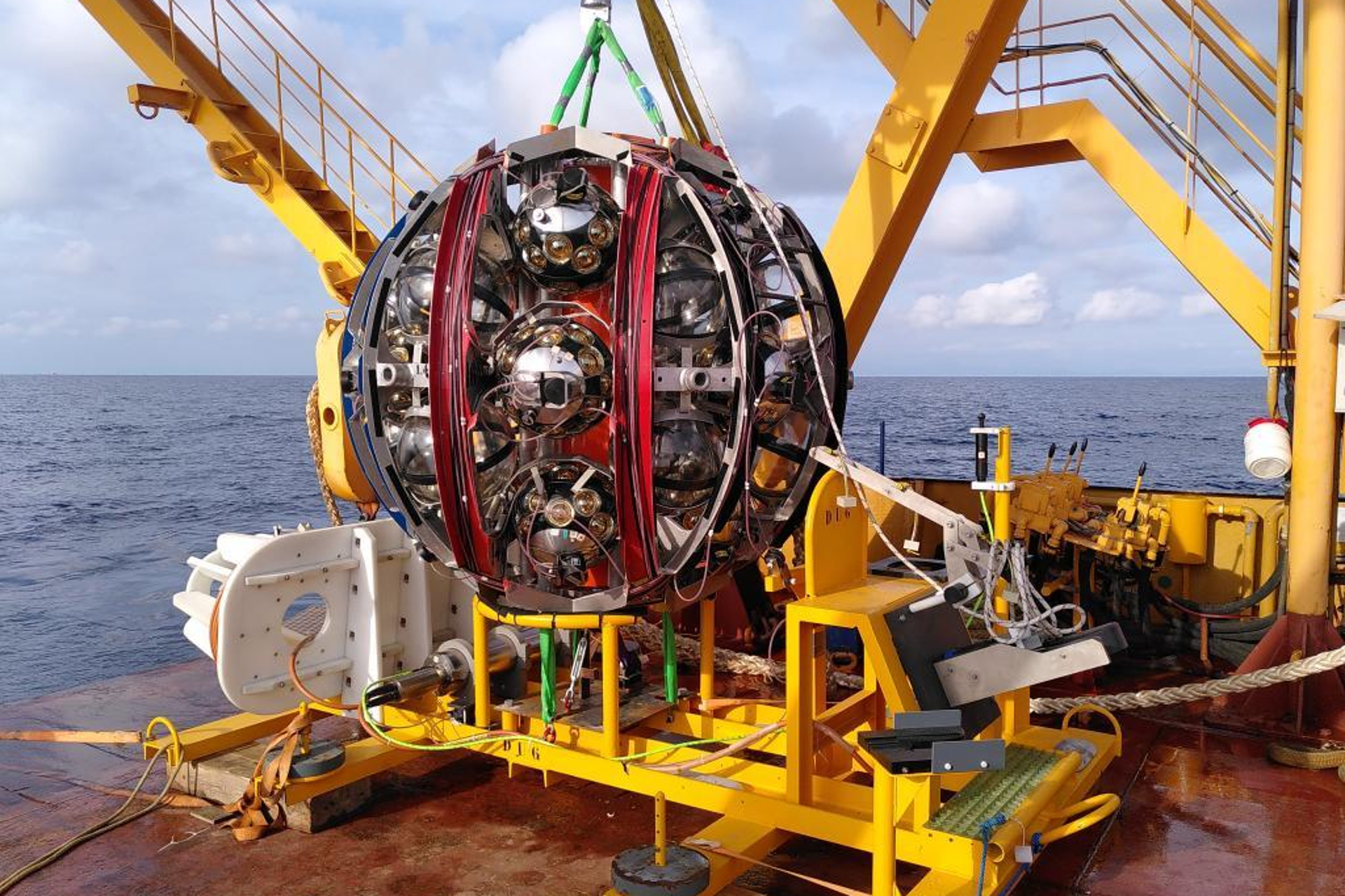 Le neutrino, surnommé la "particule fantôme", découvert grâce à un ...