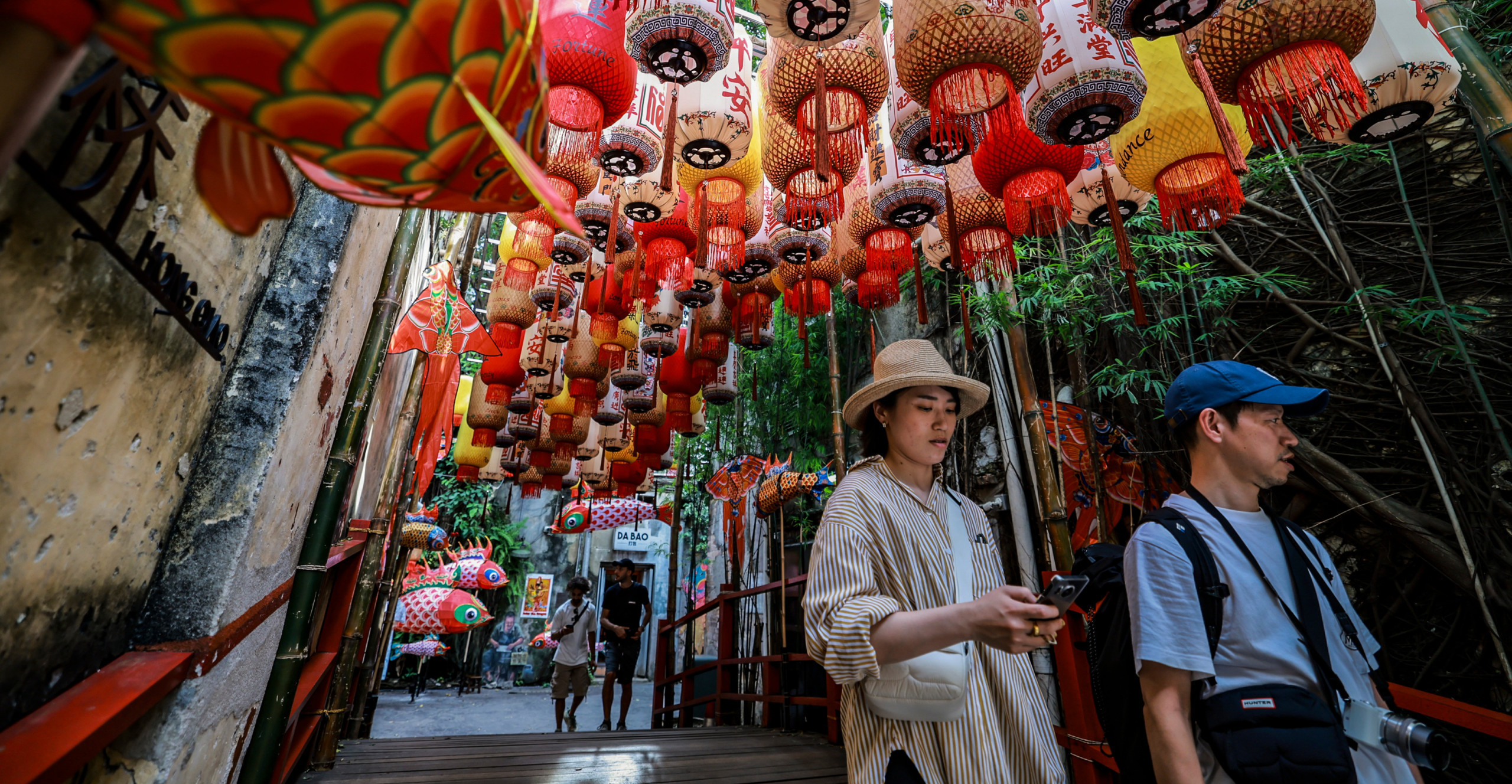 Popular tourist destinations with weird laws (that you should be ...