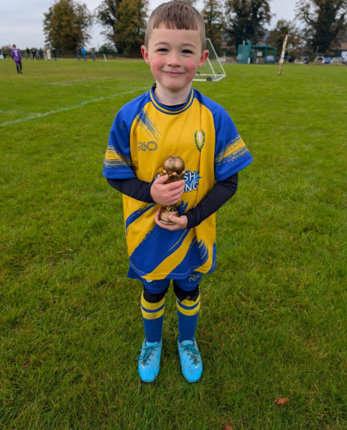 Após jogar futebol, menino de 7 anos fica sem conseguir andar e falar