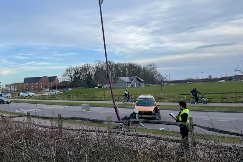 Car crashes into lamppost in Cambridgeshire town