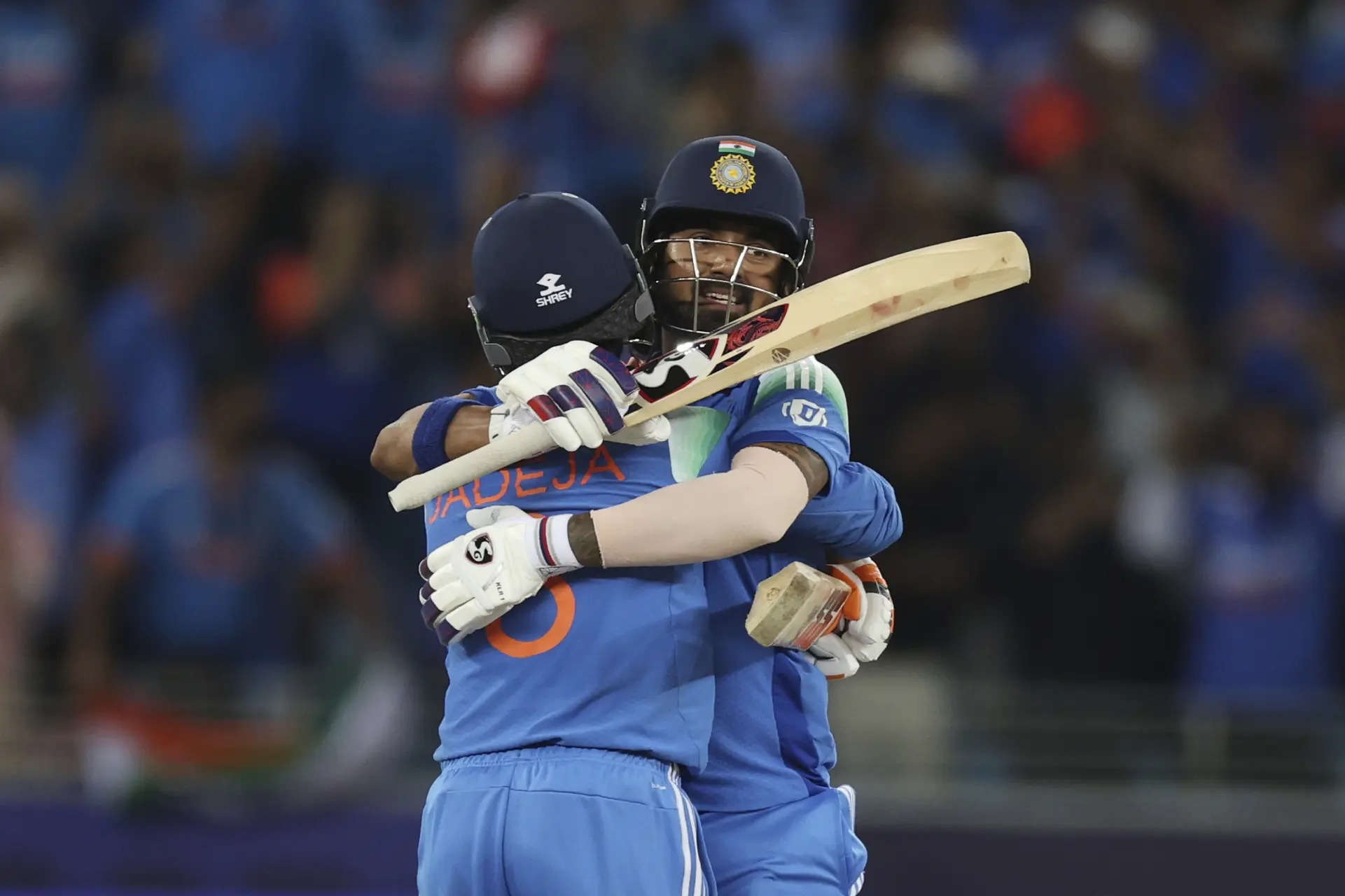 Kuldeep Yahan Bhi Gaali Khata Abhi, Virat Kohli to fans: ...Rona Band Karo Retire ... and other ...