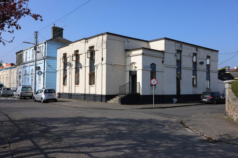 Eight people hospitalised after building goes on fire in Bray