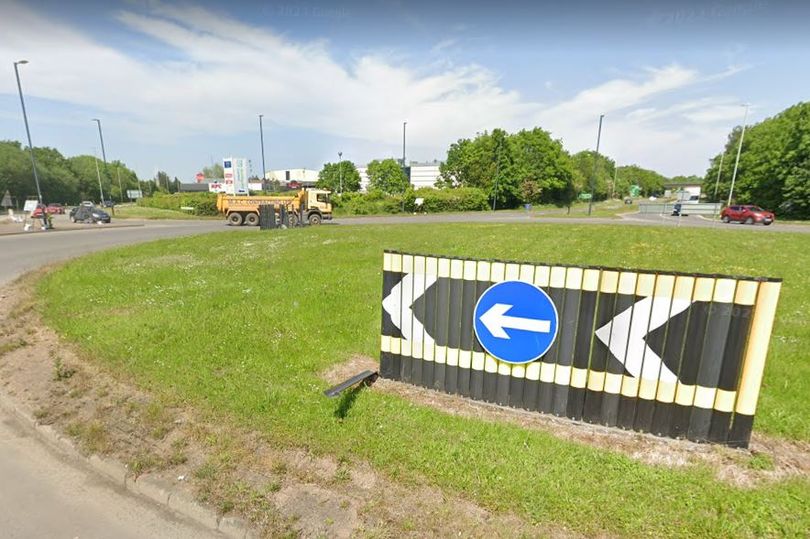 Full statement after three hurt in bus and two car crash at A444 ...