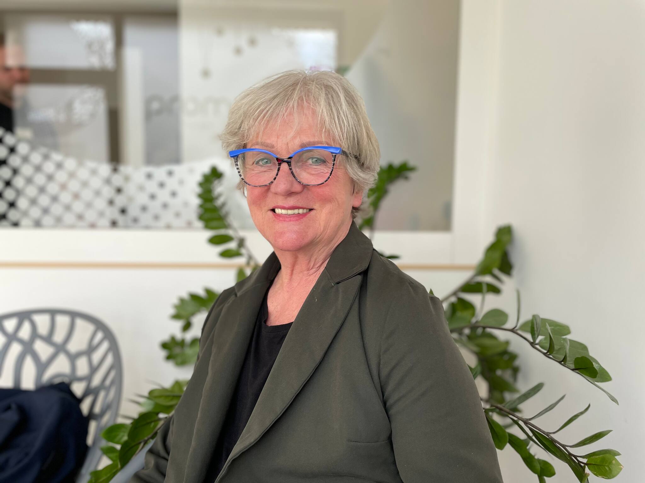 Promnitz-Therapiezentrum Brandenburg: Yogalehrerin Ilse Promnitz mit ...