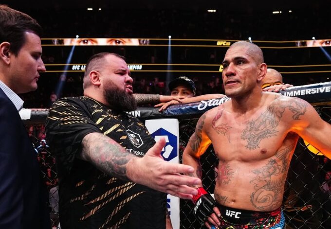 Alex Poatan surpreende e dança com lenda do UFC após derrota