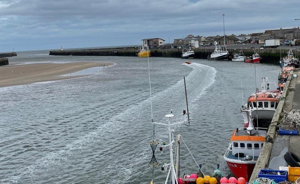 Amble lifeboat rescues fishing vessel skipper