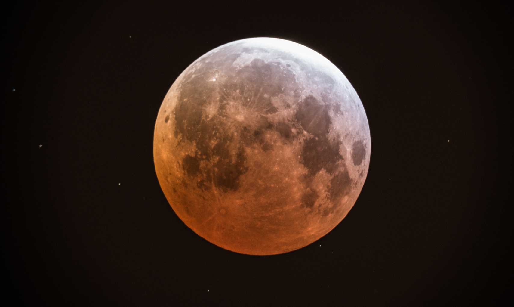 Total lunar eclipse visible early Friday morning in Vermont, New York