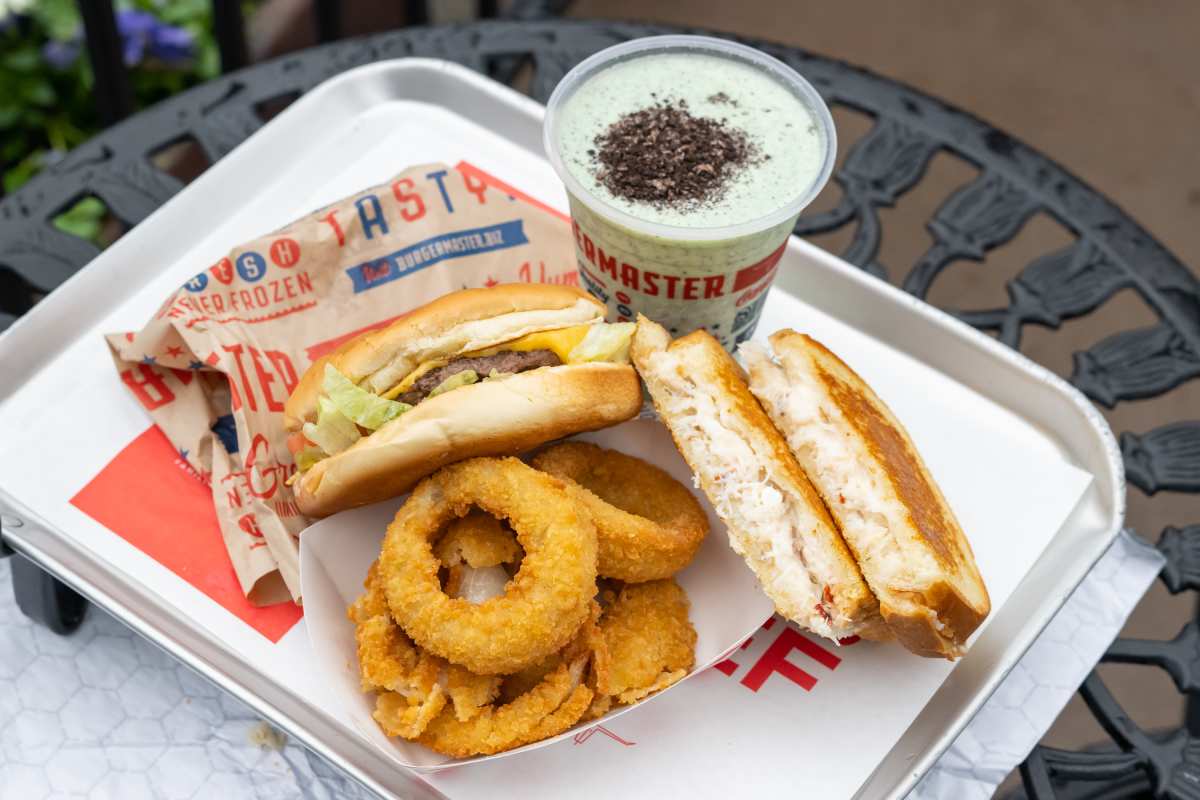 Seattle's Classic Burger Joints, Ranked