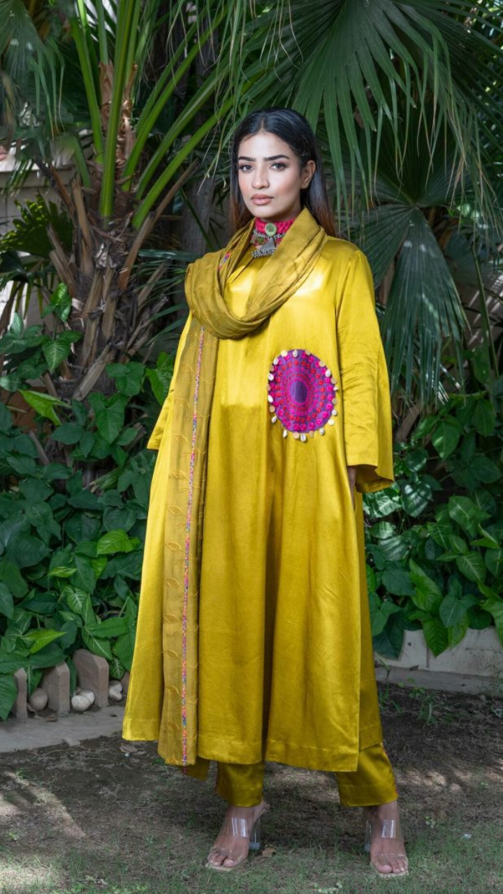 Trending Choga suit ideas for your best friend’s Mehendi