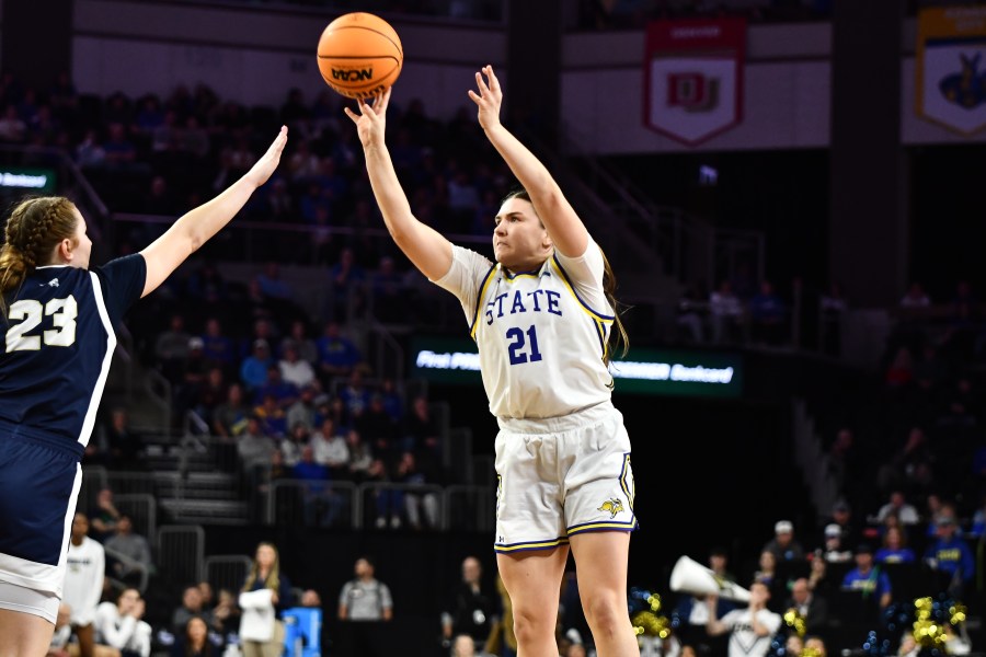 Paige Meyer signs pro contract in United Kingdom