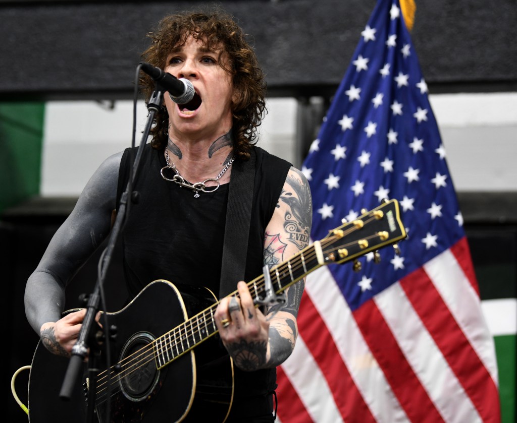 Trans singer who performed at Sanders rally slammed over ‘pure evil ...