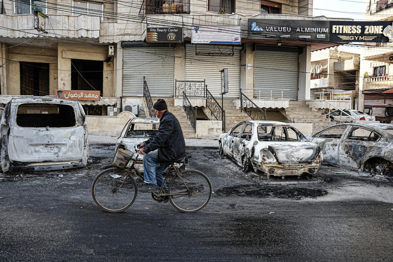 Syrians tell of persecution during fierce fighting and sectarian-driven ...