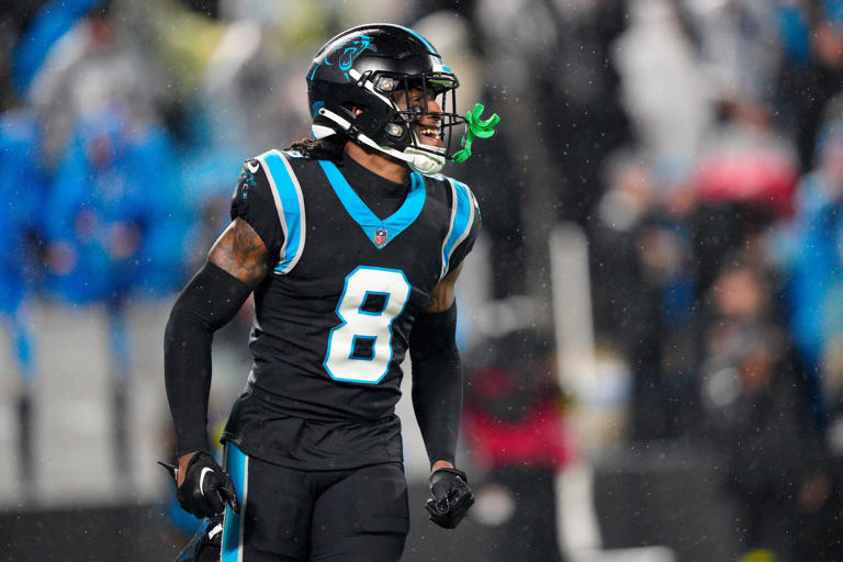 Panthers sign star player to record-breaking contract extension