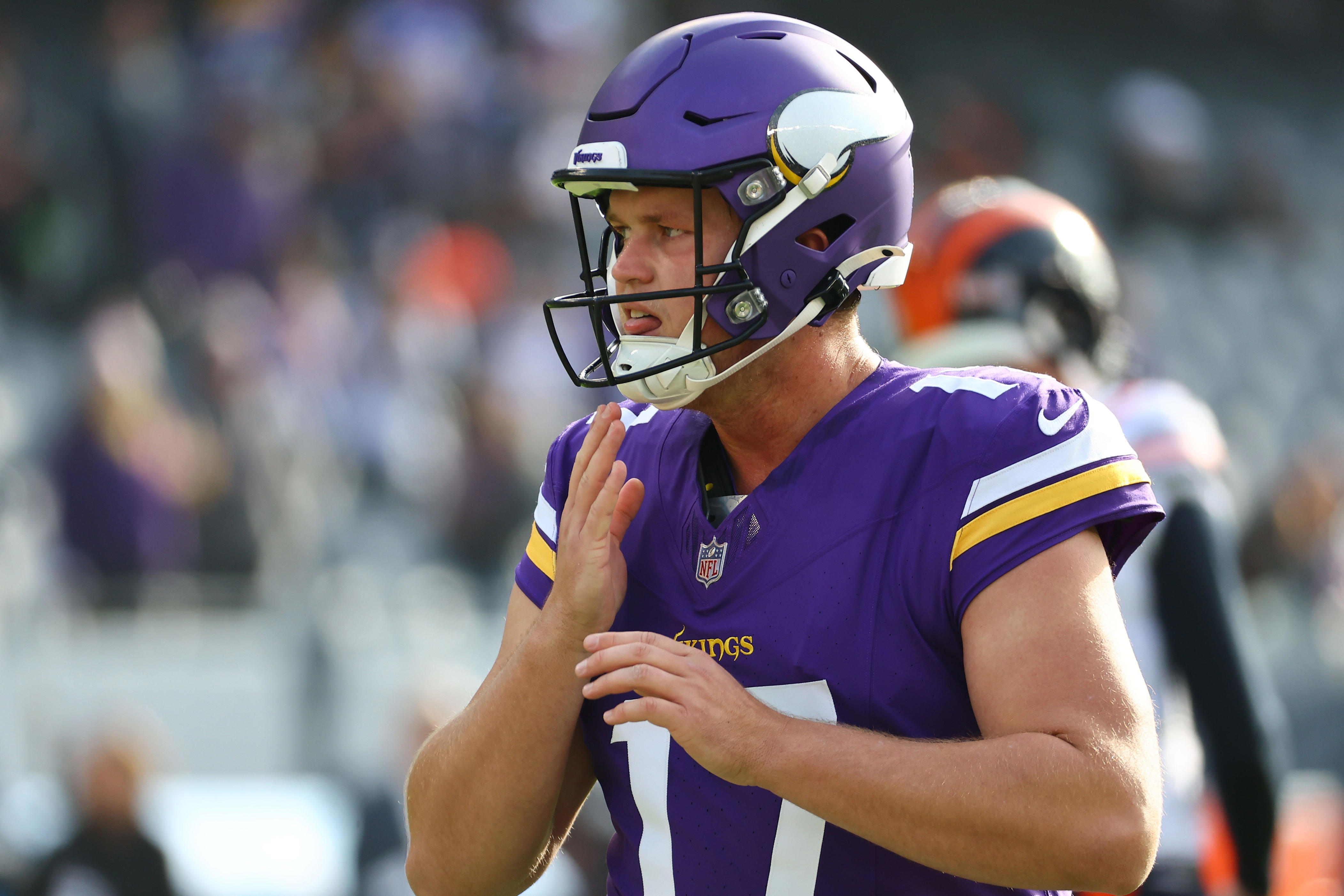 Vikings bring back Ryan Wright as their punter for the 2025 season