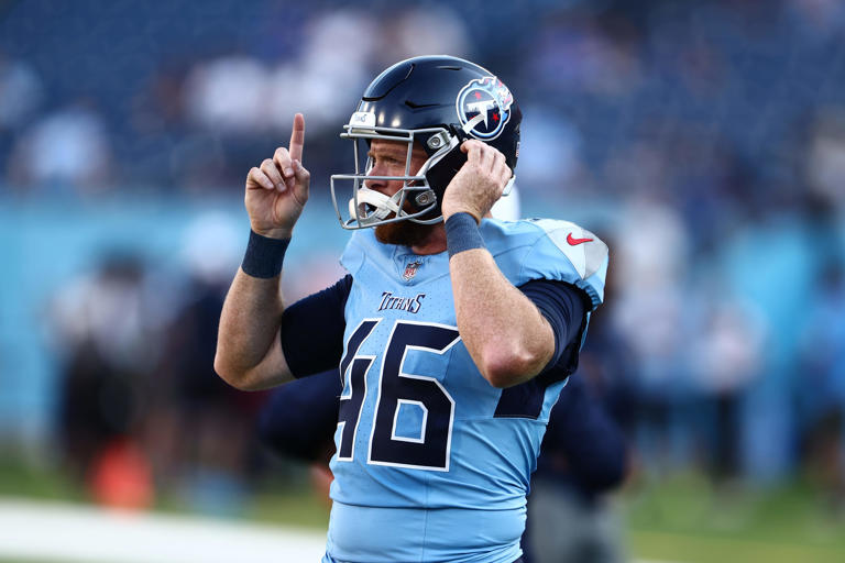 Tennessee Titans extend LS Morgan Cox with one-year $1.422M contract