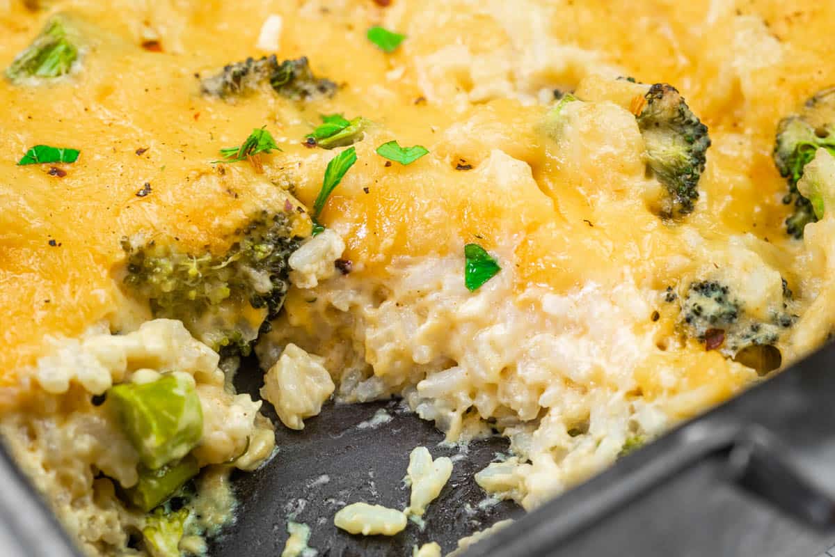 17 Potluck Dishes That Always End Up in the Center of the Table and the ...